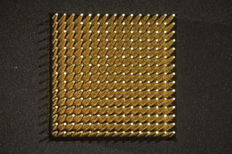 Broadband Notch-Radiator-Based Array Antennas - Alpha Omega ...